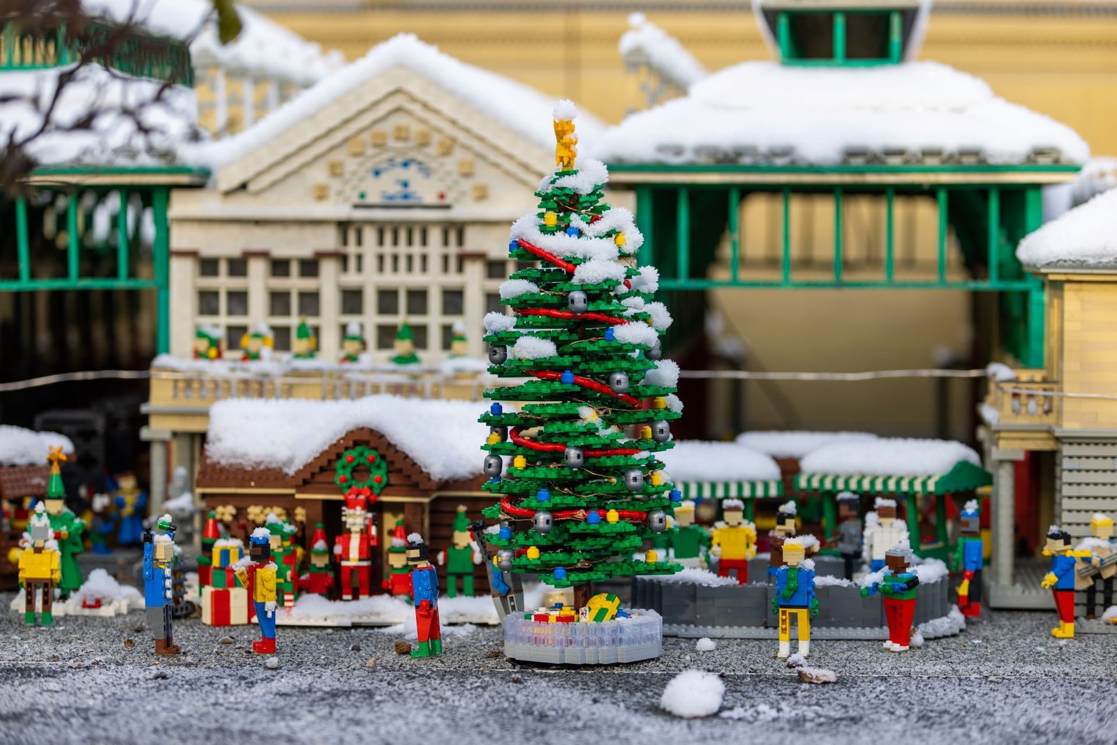 Celebrate Christmas at LEGOLAND® Windsor - iVisit